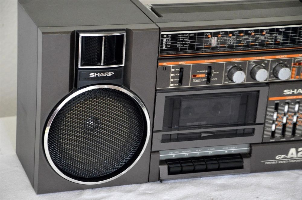 Radiokassette Sharp GF-A2H Boombox radio-cassette (Defekt) in Collonges ...
