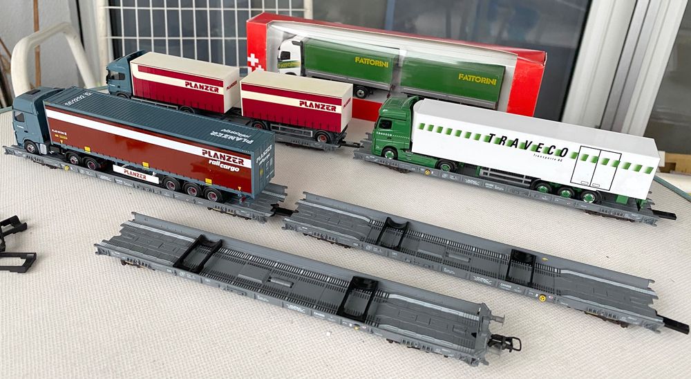 Hupac Rollende Landstrasse Roco/Fleischmann H0 9-teilig | Kaufen auf ...