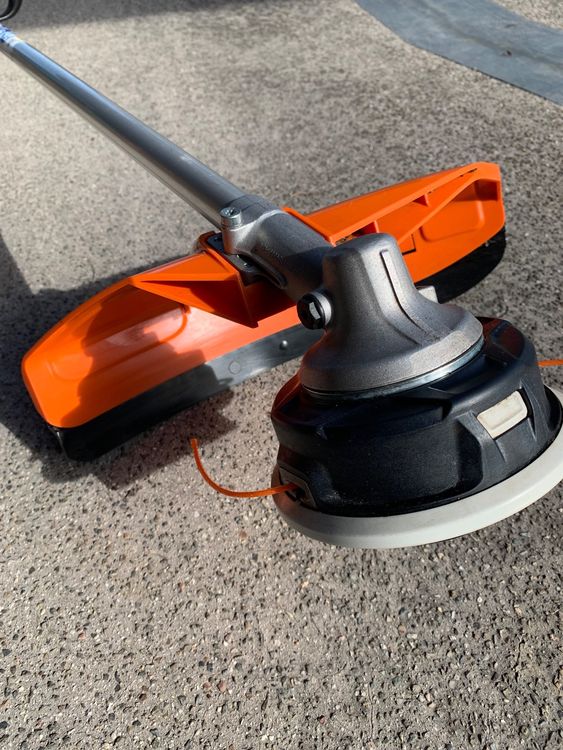 Stihl Motorsense FSA130R und Gürteltasche neuwertig + Accu. (Gebraucht ...