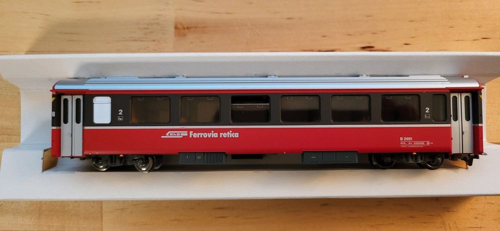 Bemo H0e 3282 101 2. Kl. Personenwagen der RhB Nr. B 2461 (Neu (gemäss Beschreibung)) in Herisau ...