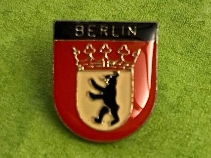 Berlin Wappen Deutschland 🇩🇪 Pin (Gebraucht) in Itingen für CHF 3 – mit ...