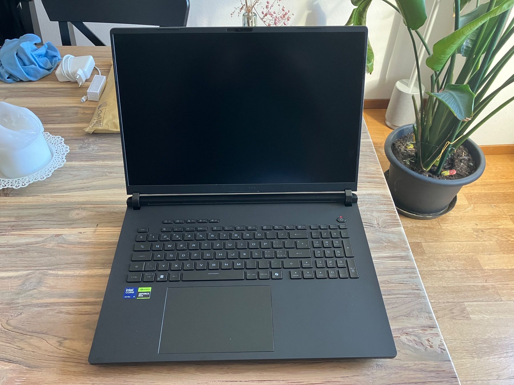 ASUS G835LX-SA011X 2025 (18", Intel Core Ultra 9, RTX 5090) (Neu ...