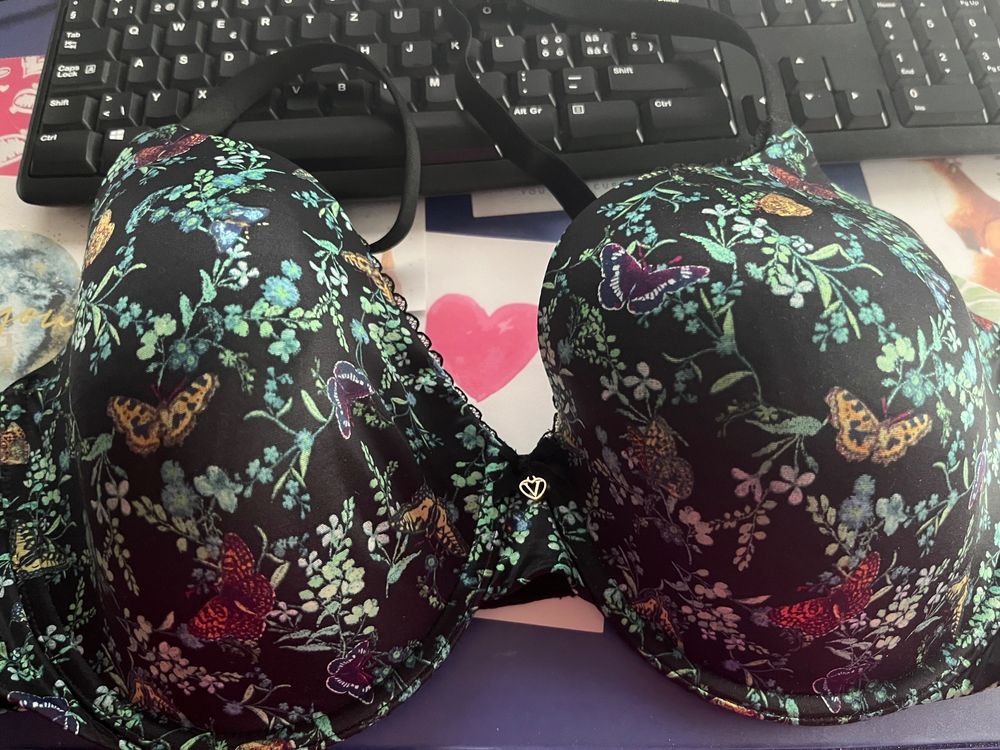 Victoria‘s Secret Body BH Gr. 38DD bzw. 95E (Gebraucht) in Kaufdorf für ...