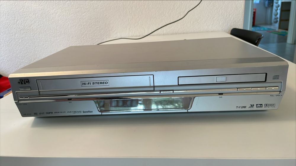 JVC HR-XV3 - DVD / VHS Player (Gebraucht) in Wünnewil für CHF 1 – nur Abholung auf Ricardo kaufen