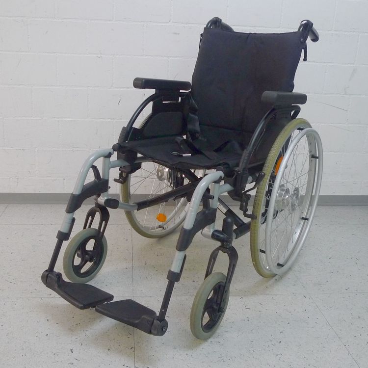 Rollstuhl Breezy, SB 45 cm, nur CHF 189 (Gebraucht) in Lengnau für CHF 189 – mit Lieferung auf ...