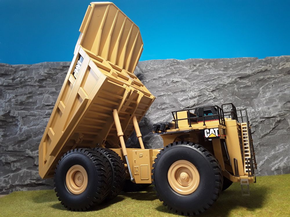 CAT 797 _ Caterpillar _ Muldenkipper _ Kipper _ NZG 466 1:50 (Neu ...