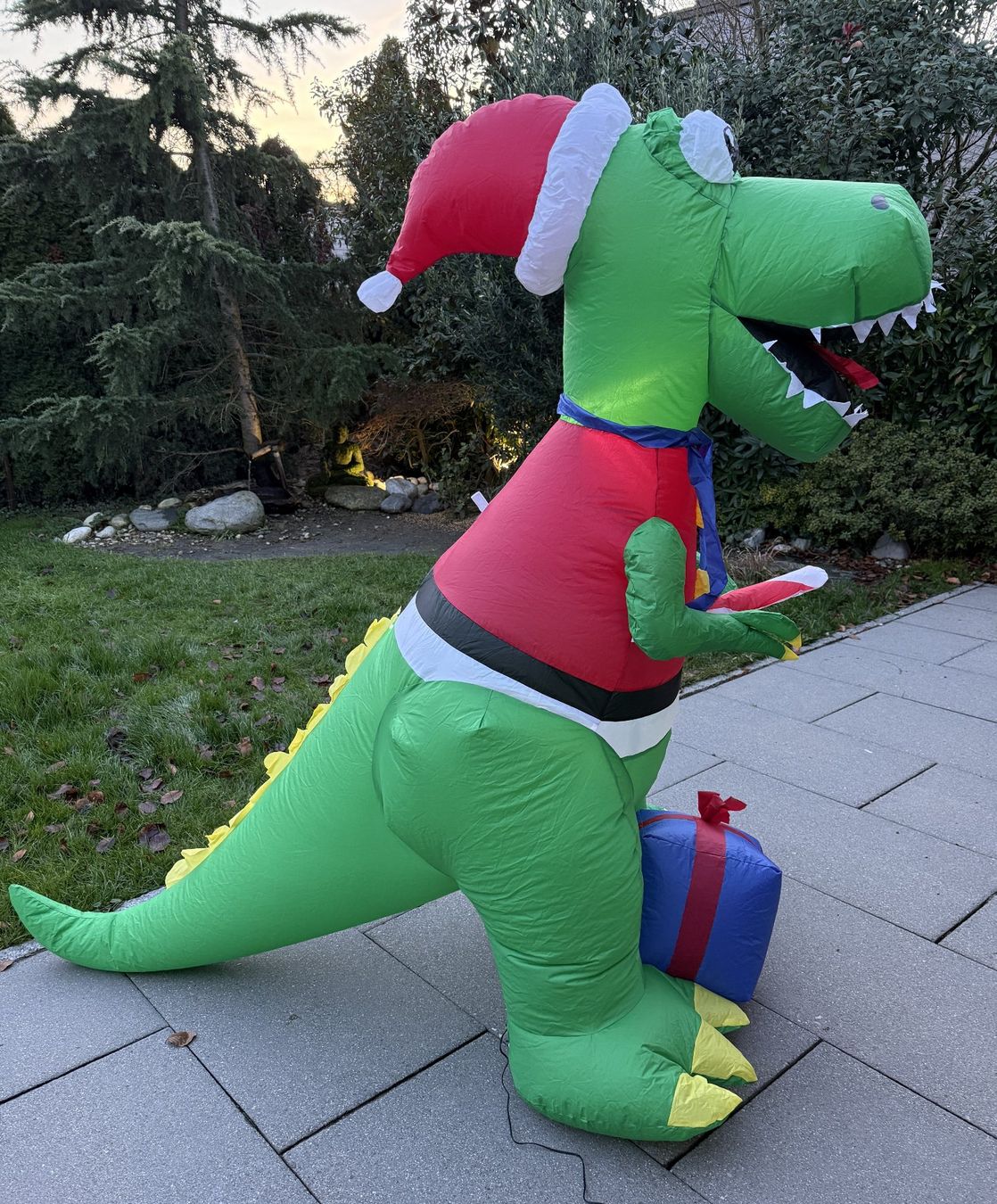 Weihnachtsdeko Saurier ca180 cm, automatisch aufblasbar, LED (Gebraucht ...