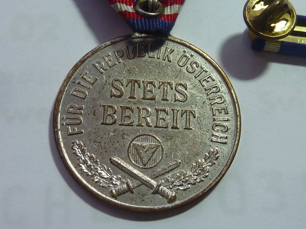 Militär Wehrdienst Medaille Österreich STETS BEREIT m.Spange | Kaufen ...