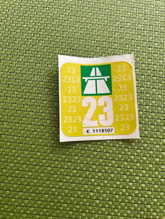 Autobahn Vignette 2023 (Neu und originalverpackt) in Kestenholz für CHF 22 – mit Lieferung auf ...