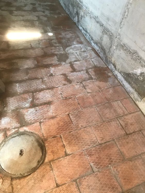 Bodenplatten aus Ton (Gebraucht) in Benken SG für CHF 140 – nur ...
