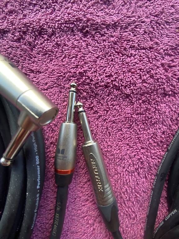 Câbles jack audio (Monster 7 m & Neutrik 11 m) (Gebraucht) in Prilly ...