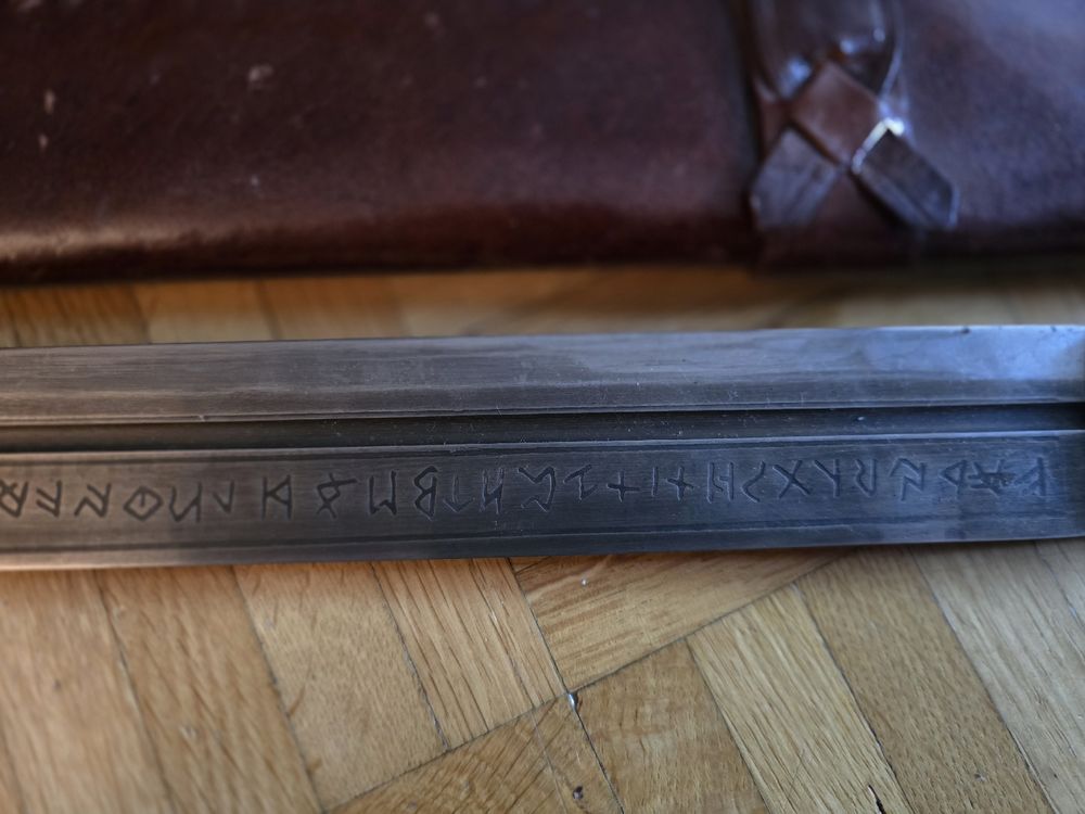 Sax von Beagnoth – hochwertige Replik mit Runen (Gebraucht) in Turgi ...