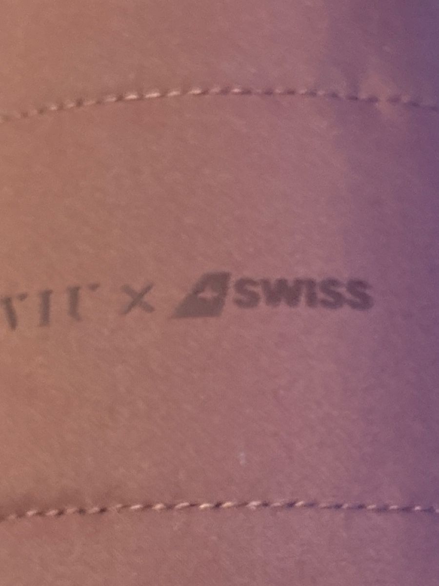 ViU x SWISS INTERNATIONAL AIRLINES Business class kit (Neu und ...