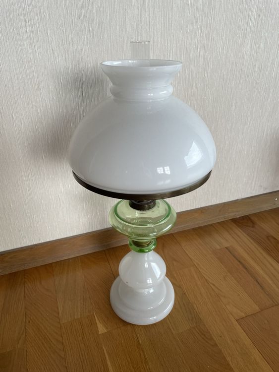 Weisse Tischlampe Glasfuss Petroleumlampe Dekolampe Wohnzimm (Gebraucht ...