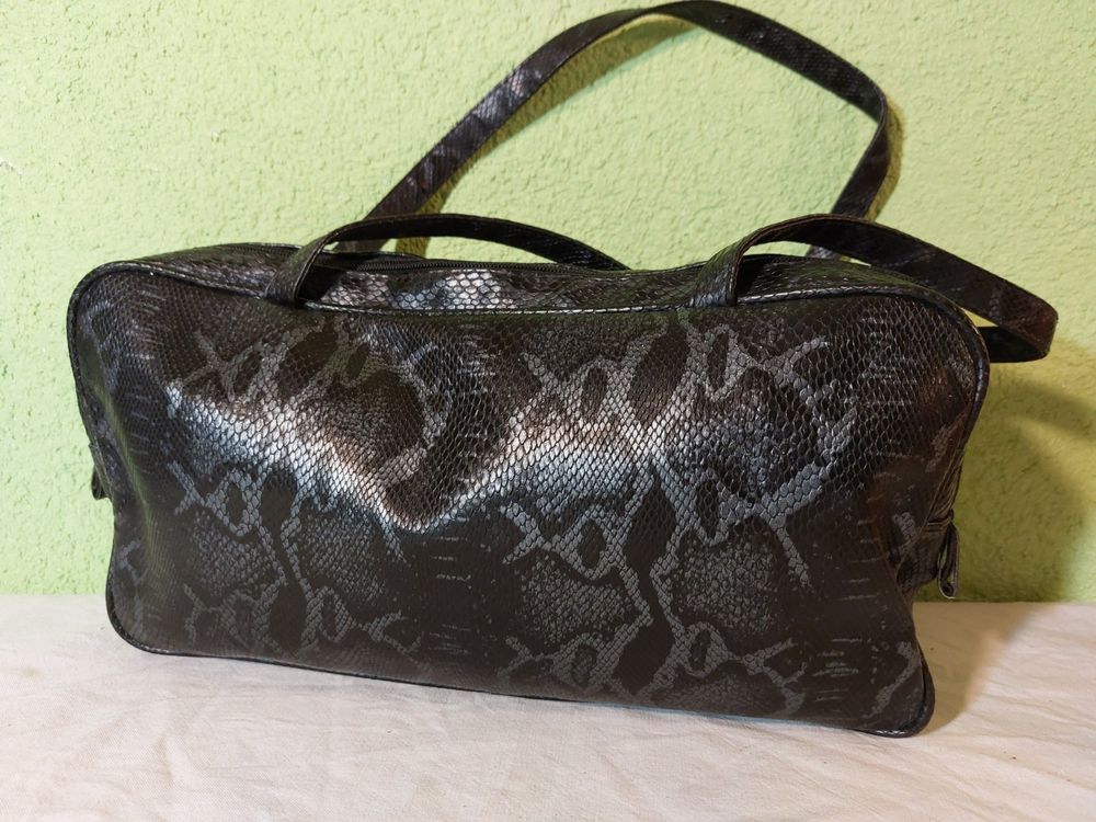 MODISCHE DAMEN-HANDTASCHE in Schlangen-Optik, ITALY DESIGN (Gebraucht) in Uznach für CHF 17.5 ...