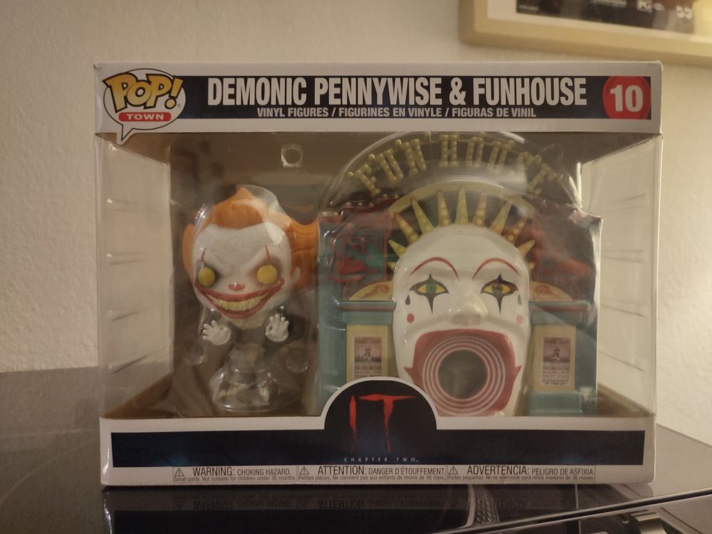 Funko POP! Town #10 IT Demonic Pennywise & Funhouse (Gebraucht) in ...