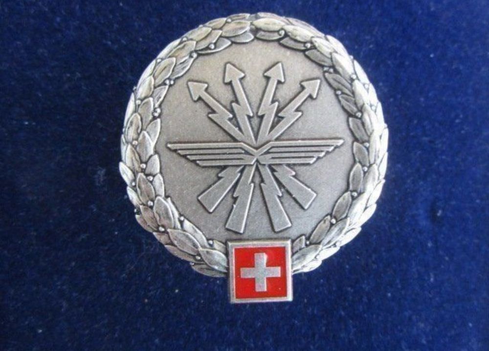 Schweizer Armee Militär Uniform Emblem für Béret (Gebraucht) in Zürich ...