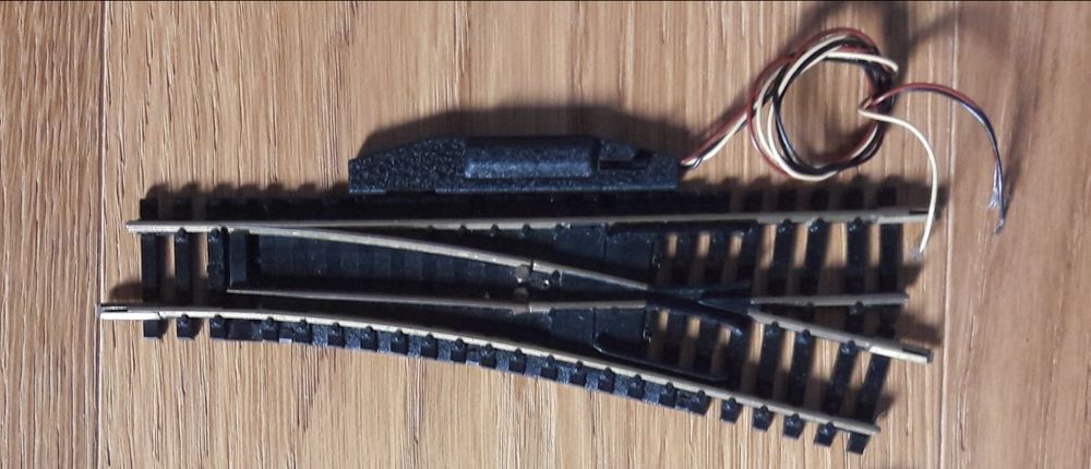 Fleischmann H0 Weiche rechts mit el. Antrieb Nr. 6044 (Gebraucht) in ...