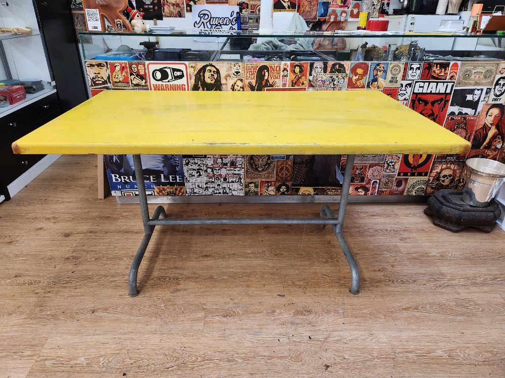 Designklassiker Sissach Metall Gartentisch, gelb (Gebraucht) in Dättwil ...