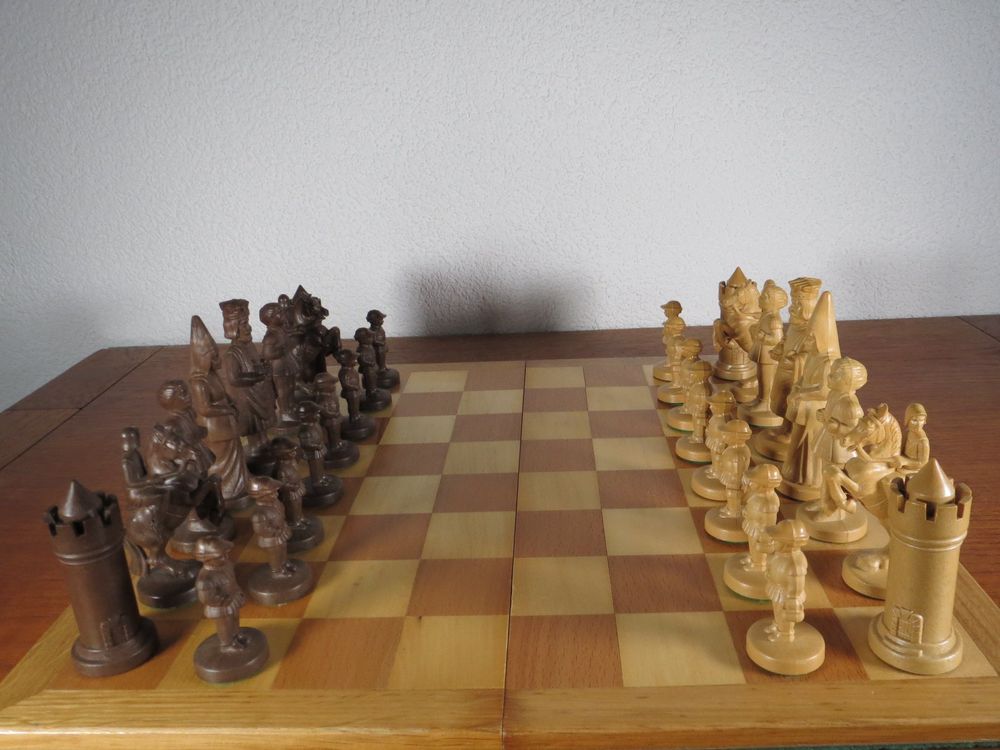 Altes Mittelalter Schachspiel HUK Chess (Gebraucht) in Münchenbuchsee ...