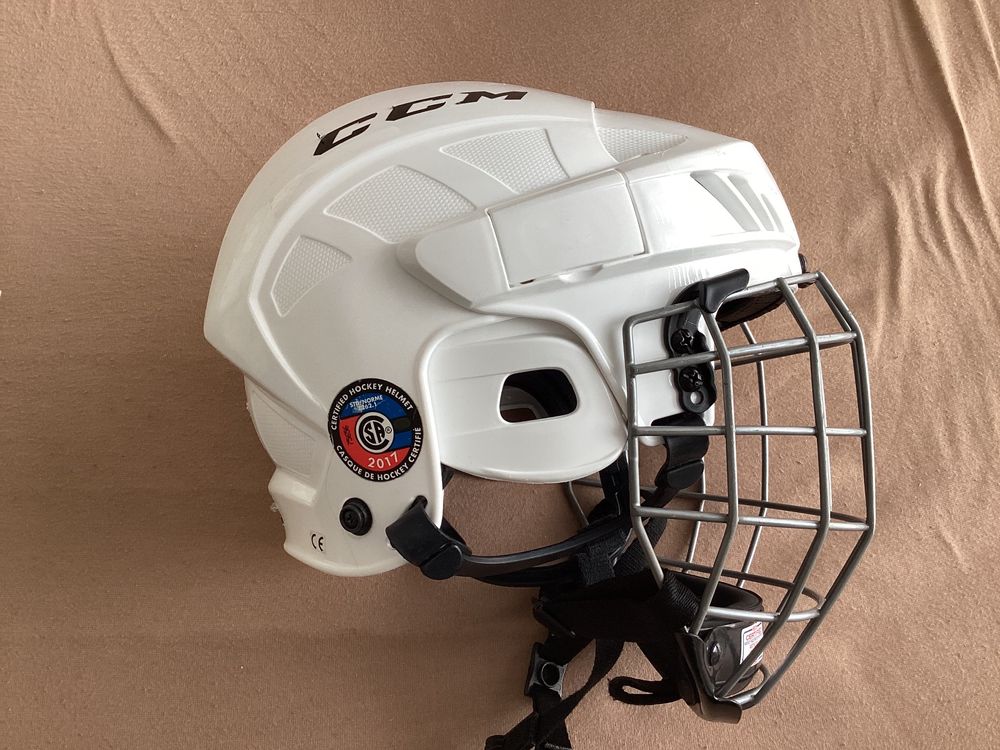 Eishockey Helme CCM FL40 M (Gebraucht) in Bassersdorf für CHF 39 – mit ...
