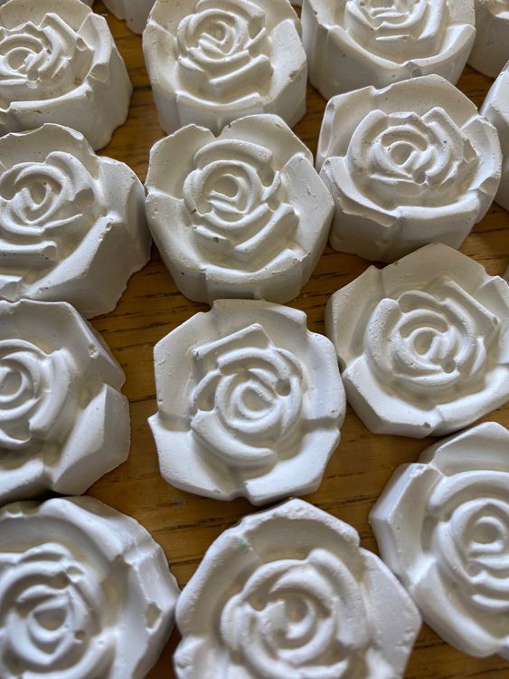 Über 70 Gips Rosen Hochzeit Deko Duftöl Geschenk (Gebraucht) in Buchs ...