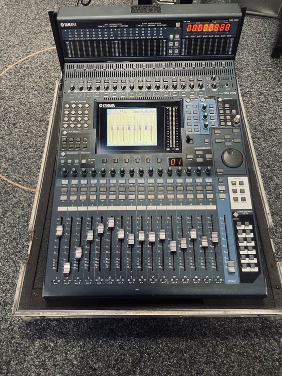 YAMAHA DM-1000 // Digital Mixing Console mit Meterbrige (Gebraucht) in ...
