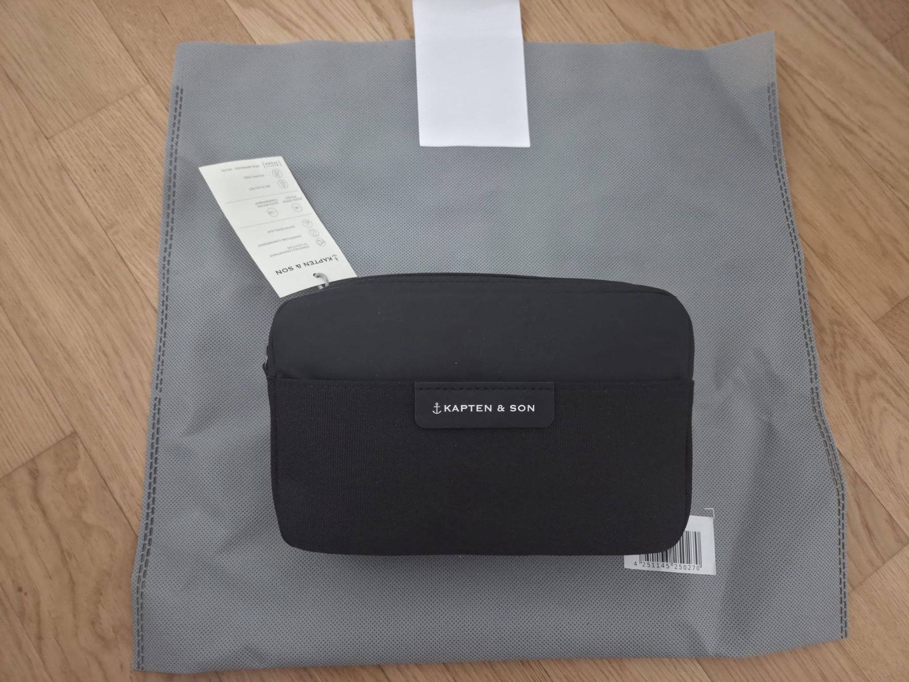 NEU! Kapten & Son Habo Crossbody – All Black (Neu und originalverpackt ...