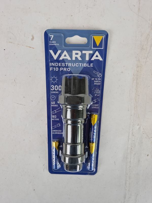 VARTA Indestructible F10 Pro LED Taschenlampe 41 mm x 138 mm (Neu ...