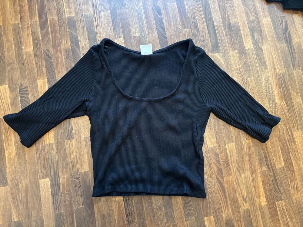 Schwarzes Ripp-Top mit 3/4 Ärmel, Grösse M (Gebraucht) in Hinwil für ...