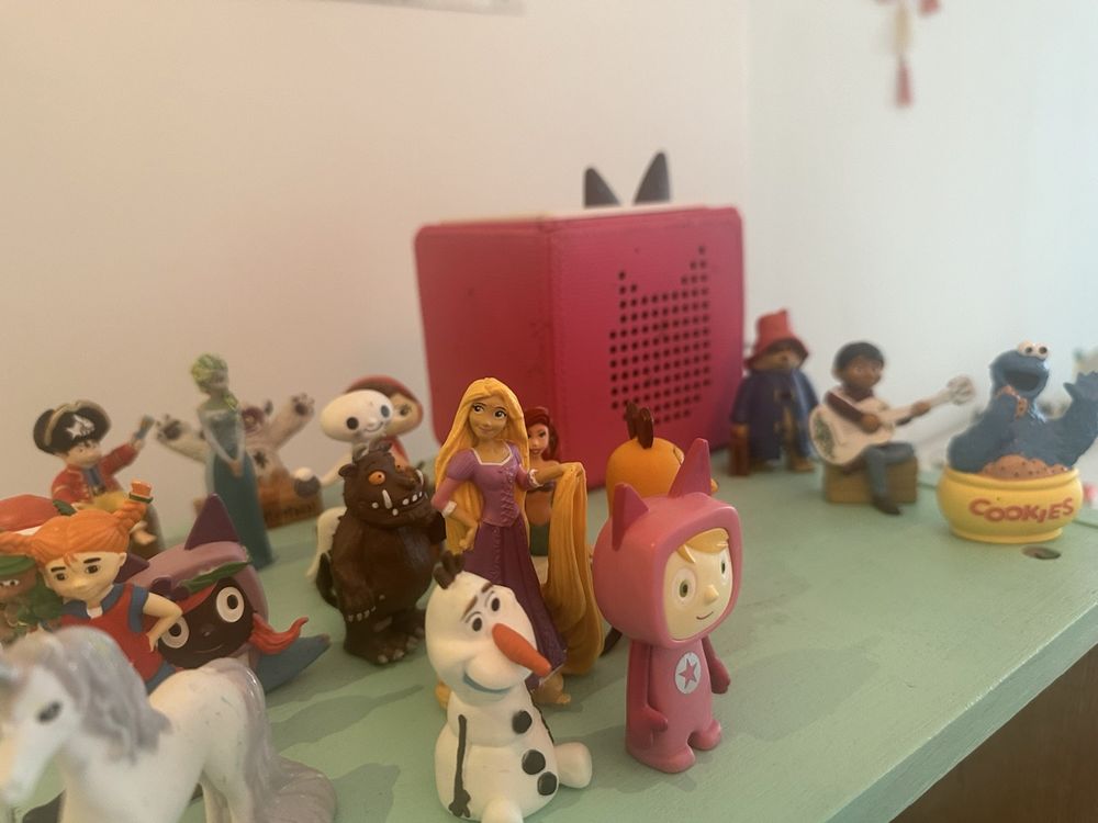 Toni Box Pink mit 17 Figuren (Gebraucht) in Hausen am Albis für CHF 195 ...