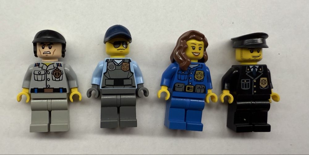 4 Lego Figuren Polizei Polizeiposten Gefängnis (Gebraucht) in ...