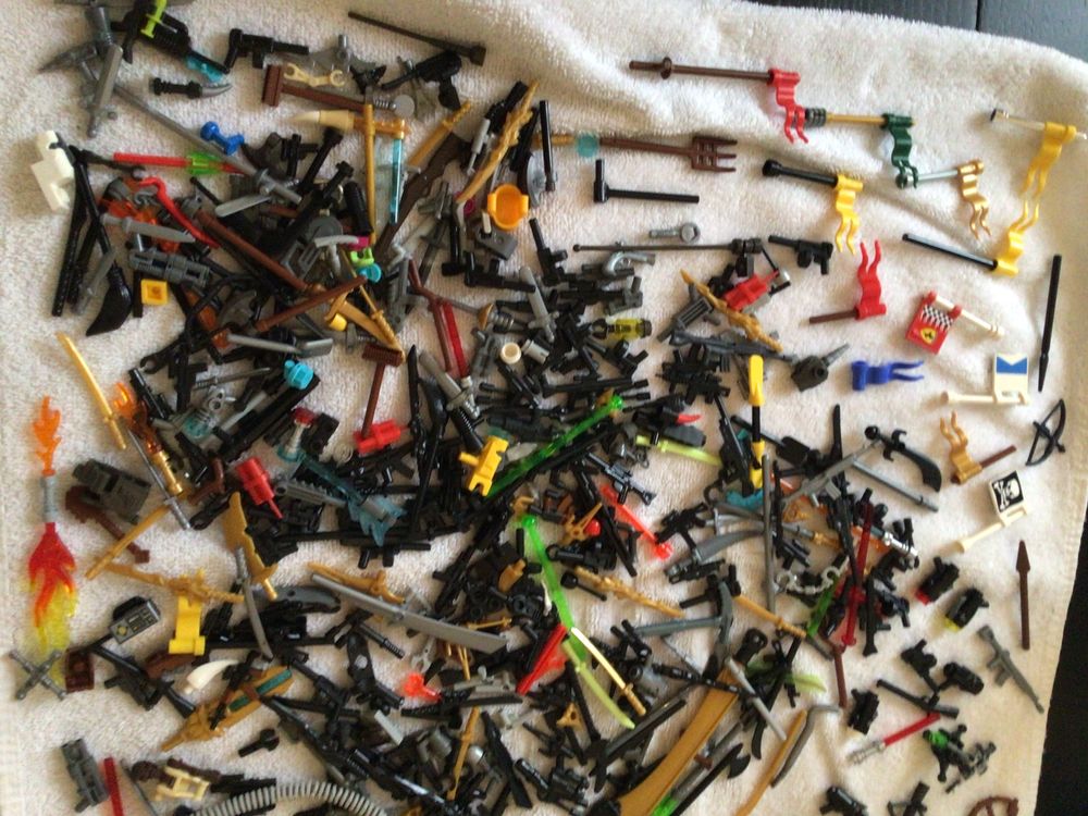 LEGO Waffen Sammlung, viele Teile (Gebraucht) in Zürich für CHF 10 – mit Lieferung auf Ricardo ...