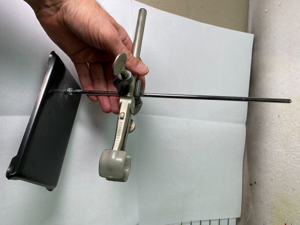 Kleines Laborstativ mit Muffe und Klammer (Gebraucht) in Lützelflüh ...