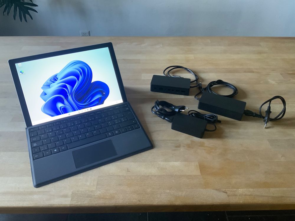 MS Surface Pro Gen 5 Workstation mit Dock und 2. Netzteil (Gebraucht ...