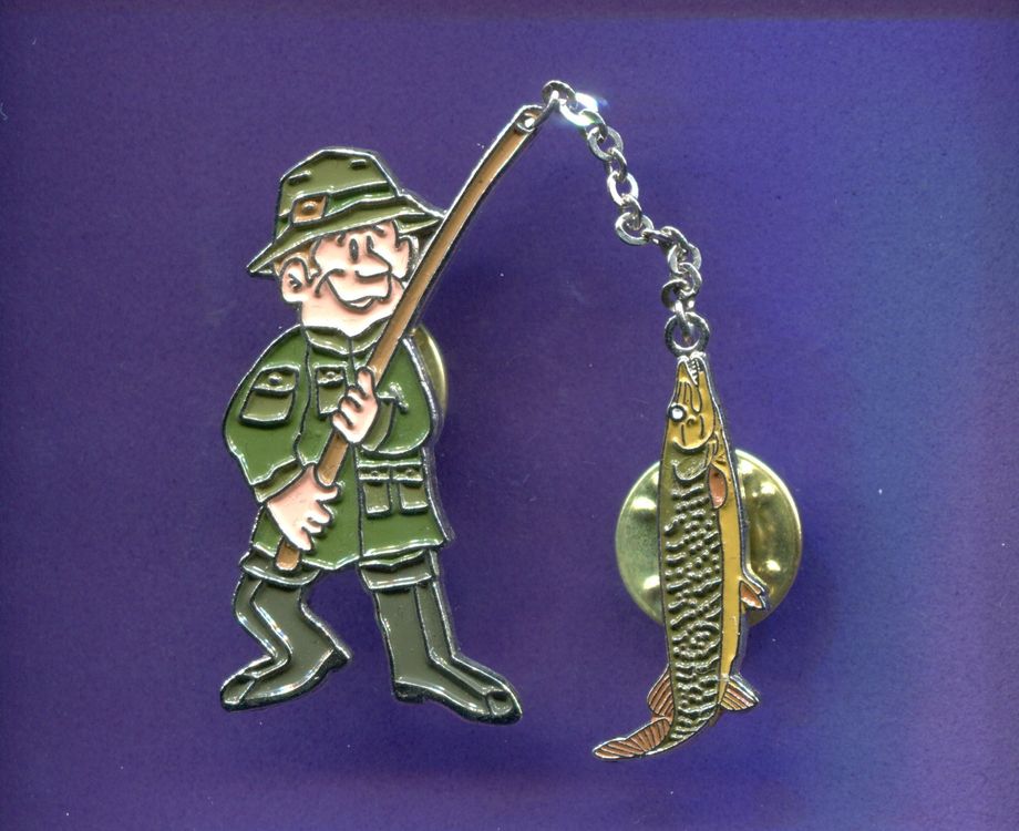 2 Pins ANGLER mit Hecht (Gebraucht) in Winterthur für CHF 5 – mit ...