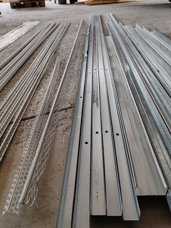 Div. Profile für Trockenbau, Verputzen, Abschlussprofile (Gebraucht) in ...