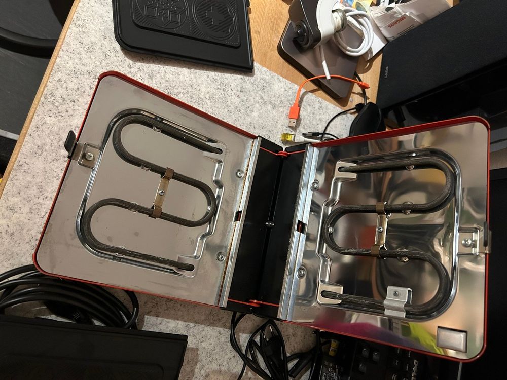 Sigg Waffeleisen Brezeleisen in gutem Zustand, neues Kabel (Gebraucht ...