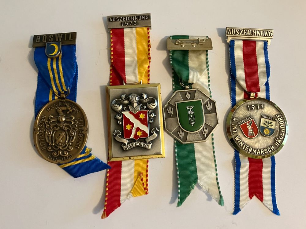 4 Schweizer Medaillen (Gebraucht) in Basel für CHF 3 – mit Lieferung auf Ricardo kaufen