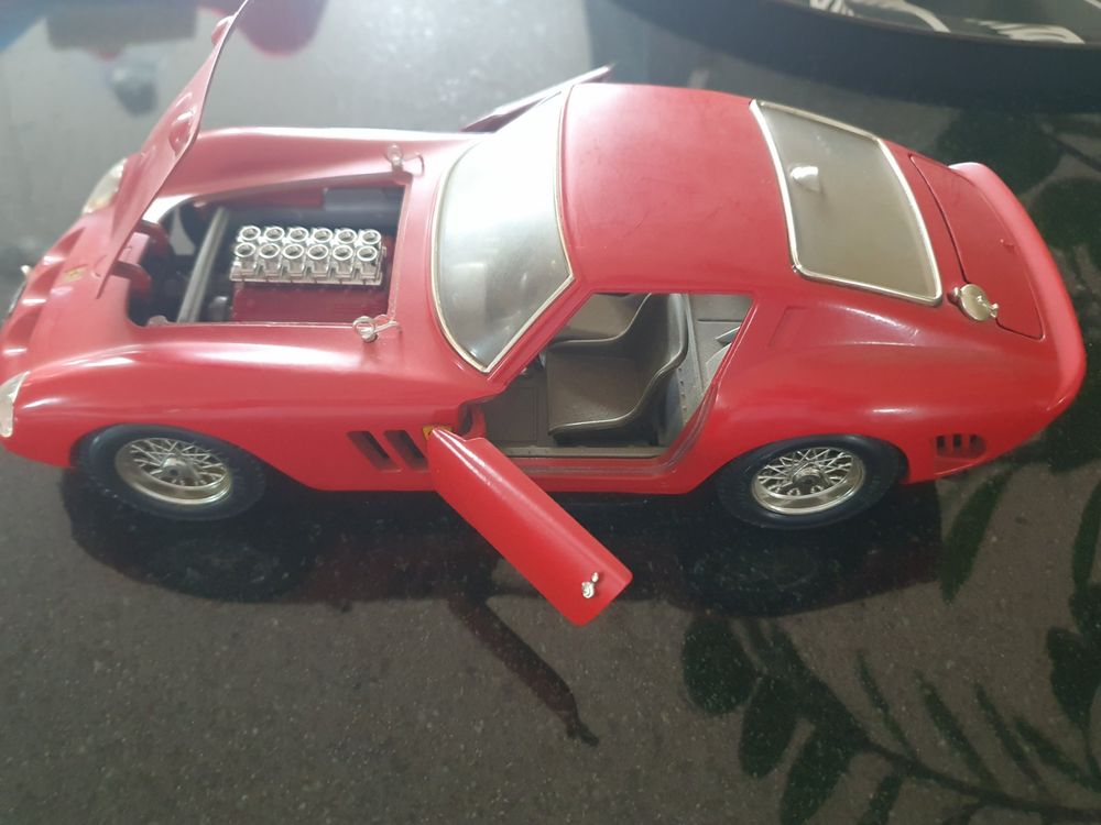 Bburago Modell Auto Ferrari GTO Made in Italy 1:18 (Gebraucht) in ...