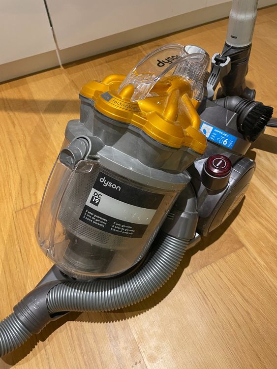 Staubsauger, Dyson DC19 | Kaufen auf Ricardo