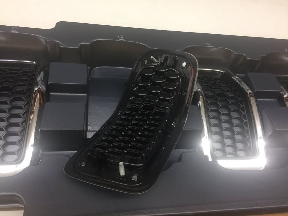 Jeep Cherokee KL Kühlergrill Chrom (Neu (gemäss Beschreibung)) in ...