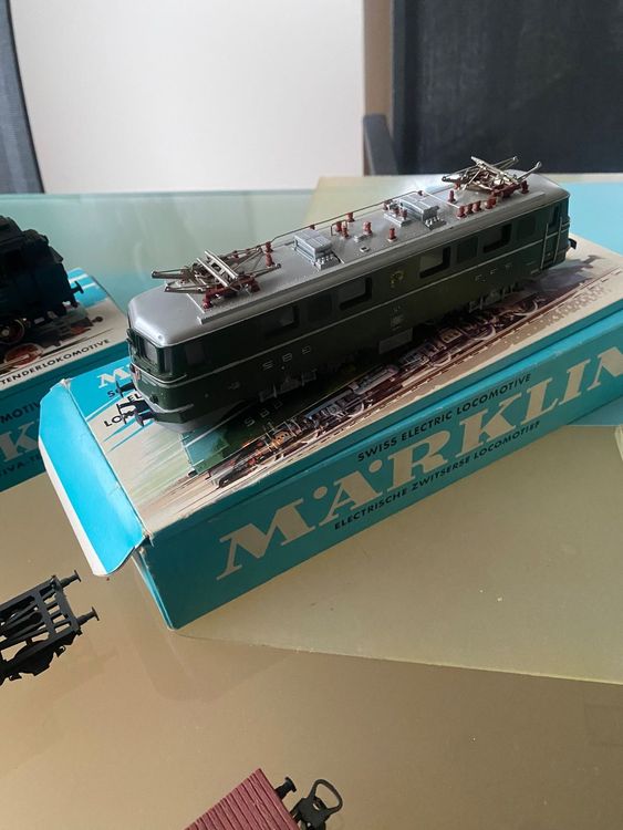 Märklin Eisenbahn Set mit 3 Loks und Wagen und Geleisen und. (Gebraucht ...