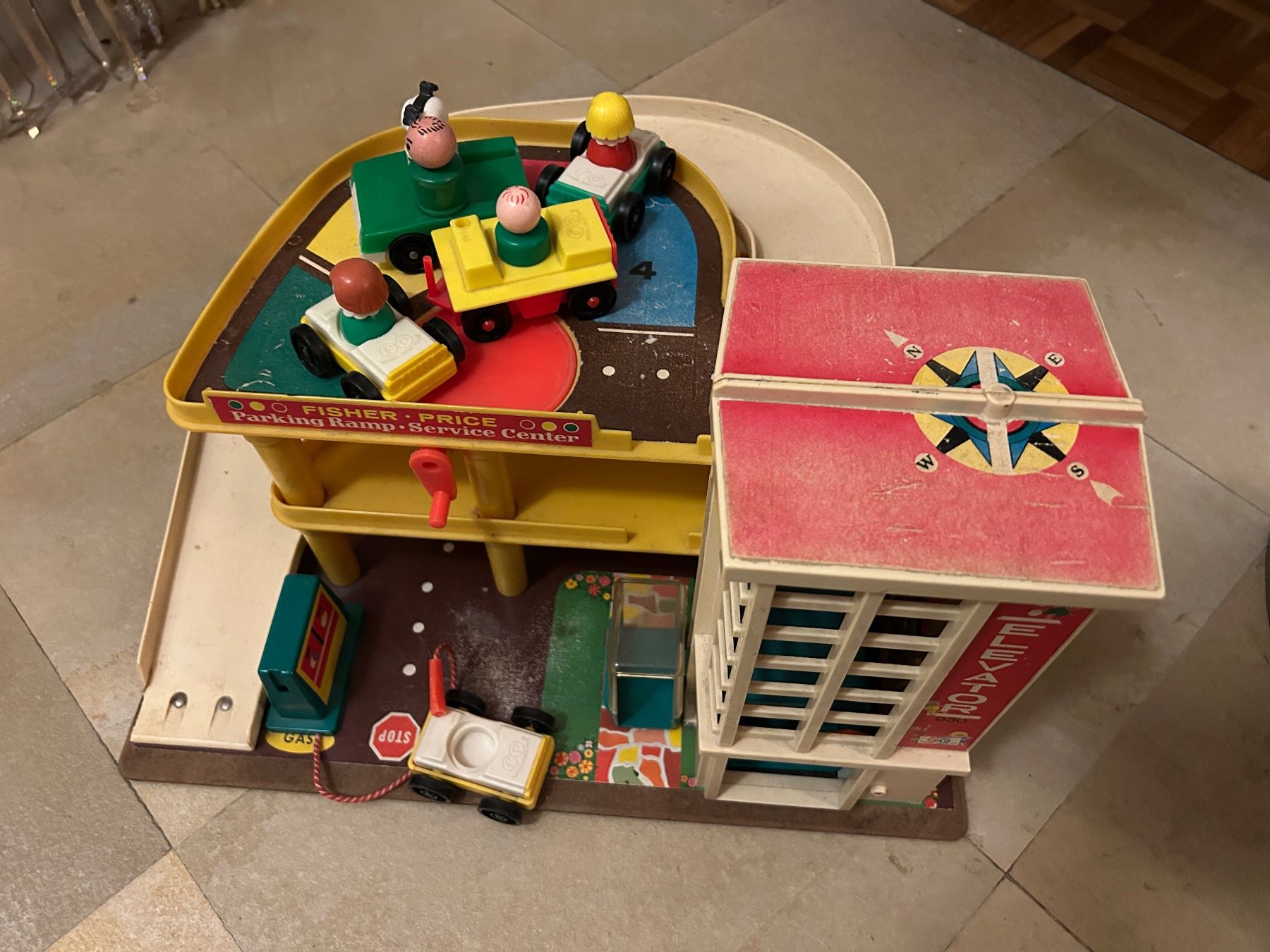 Fisher Price Garage (Gebraucht) in Riehen für CHF 50 – mit Lieferung ...