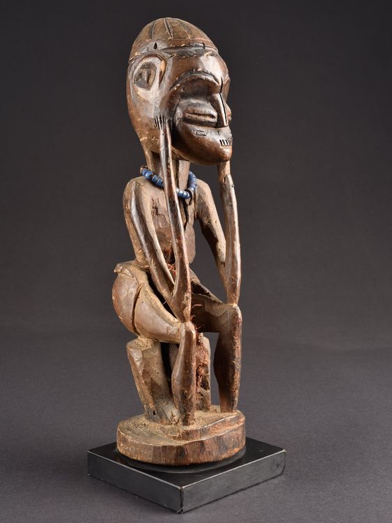 Afrikanische alte sehr interessante Figur auf Sockel | Kaufen auf Ricardo