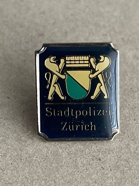 Pin Stadtpolizei Zürich (Gebraucht) in Glattbrugg für CHF 1.1 – mit Lieferung auf Ricardo kaufen