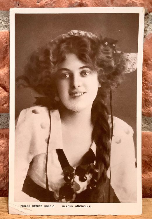 1905 - Antike Foto AK MISS GLADYS GRENVILLE aus England (Gebraucht) in Root für CHF 1.5 – mit ...