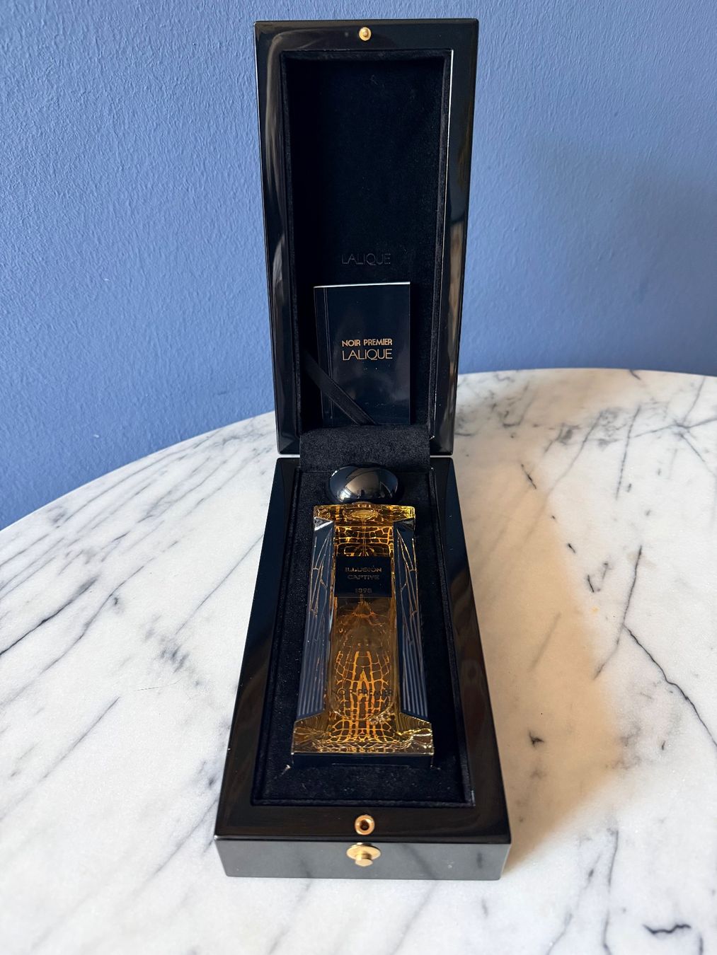 Lalique Illusion Captive 1895 Parfum, neu im Lackkistchen (Neu und ...