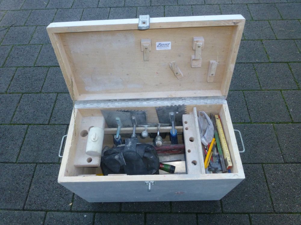 Werkzeugkiste mit Werkzeug für Plattenleger, Fliesenleger (Gebraucht) in Flamatt für CHF 60 ...