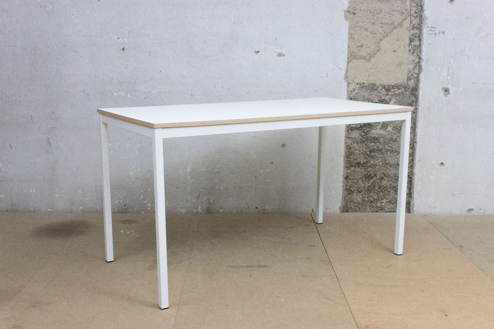 Schlichter, weisser Tisch von Reinhard, Swiss Made (Gebraucht) in ...